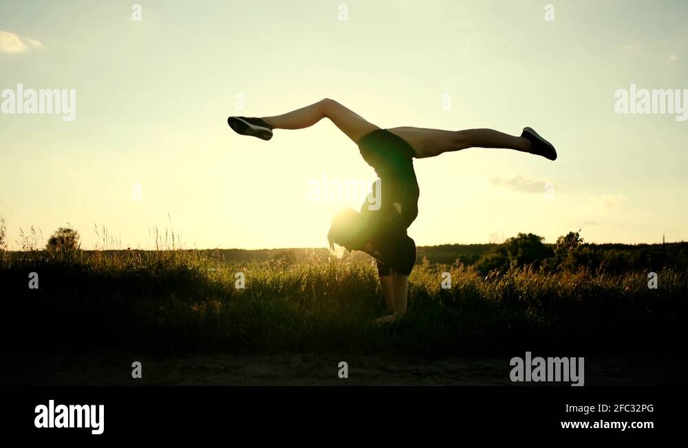 Bent front legs Stock Videos & Footage - HD and 4K Video Clips - Alamy