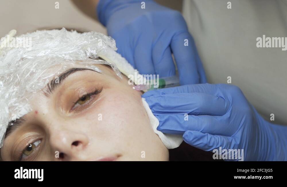 Surgical injection Stock Videos & Footage - HD and 4K Video Clips - Alamy