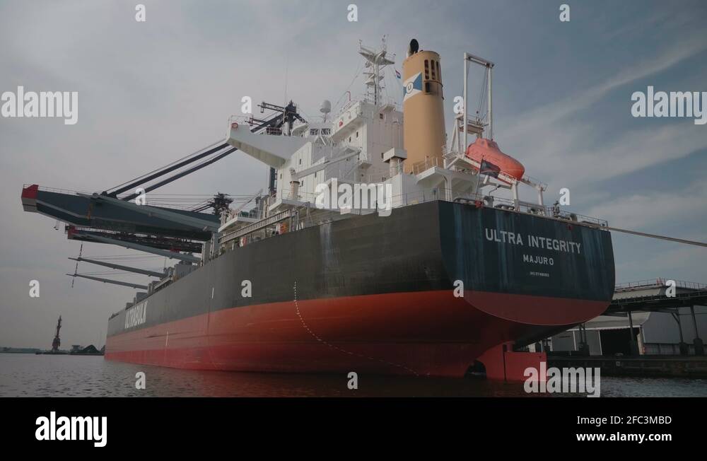 Huge dry bulk carrier ship Ultra Integrity in 4K Stock Video Footage - Alamy