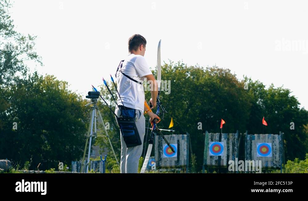 Aim archery Stock Videos & Footage - HD and 4K Video Clips - Alamy