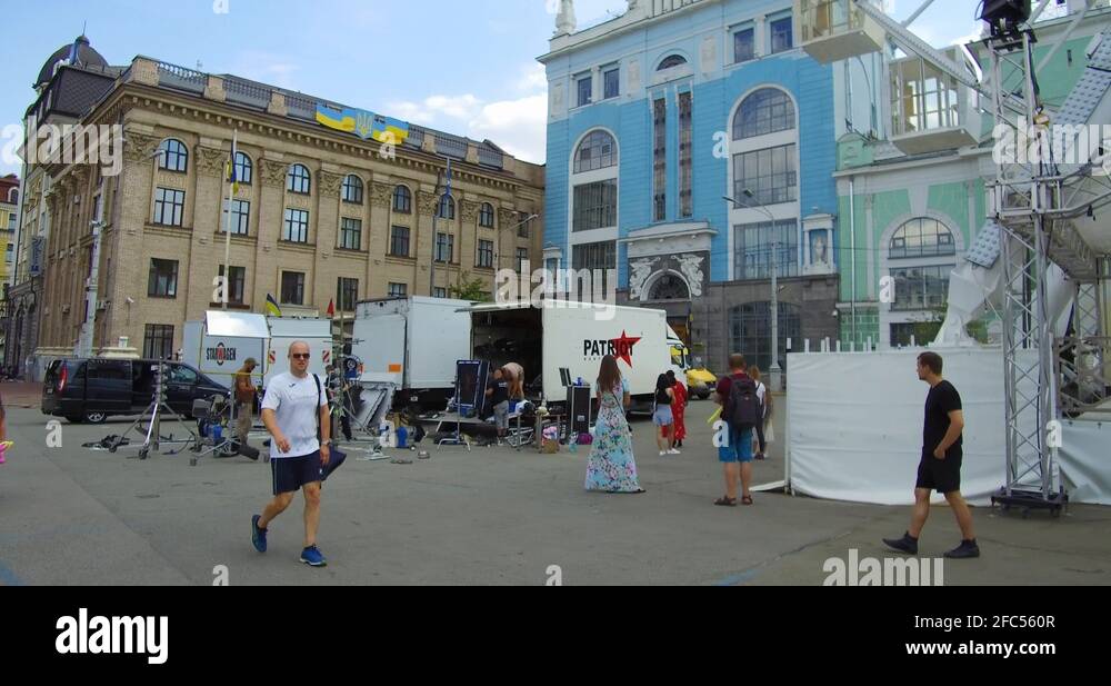 Setup Crew Stock Videos Footage Hd And 4k Video Clips Alamy