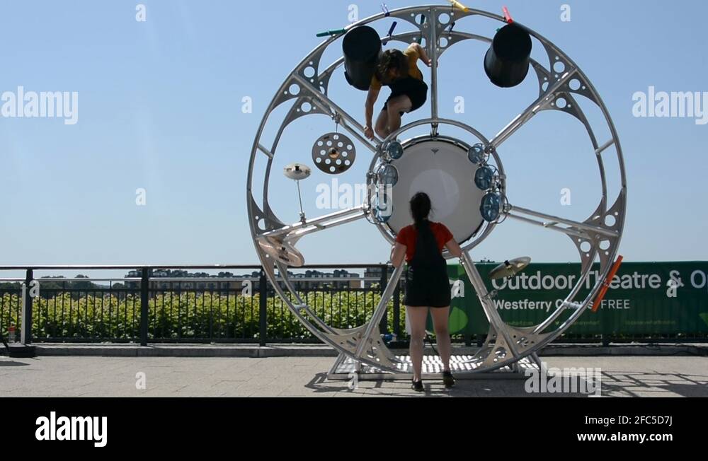 Installation giant Stock Videos & Footage - HD and 4K Video Clips - Alamy