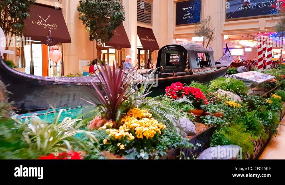 Gondola display Stock Videos & Footage - HD and 4K Video Clips - Alamy