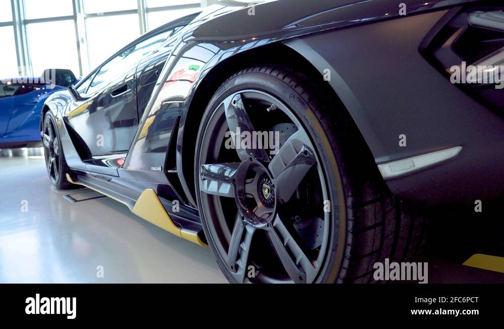 A push in from the ultra sports car to the classy Lamborghini style ...