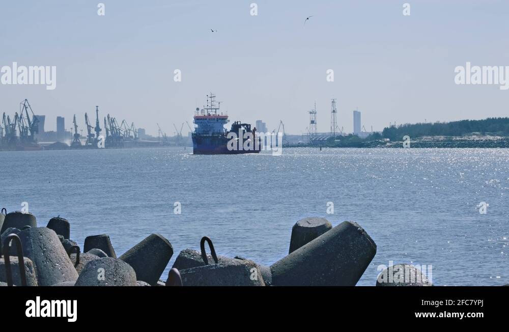 Suction ship Stock Videos & Footage - HD and 4K Video Clips - Alamy