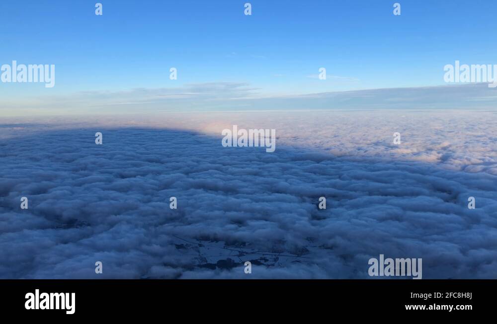 Side view airplane Stock Videos & Footage - HD and 4K Video Clips - Alamy