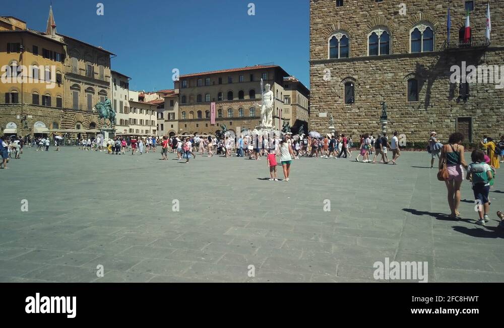 Visiting monuments Stock Videos & Footage - HD and 4K Video Clips - Alamy