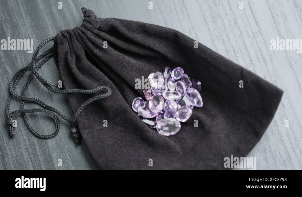 Crystal purse Stock Videos & Footage - HD and 4K Video Clips - Alamy