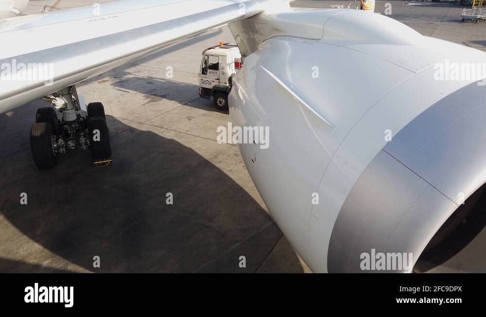 Plane turbine Stock Videos & Footage - HD and 4K Video Clips - Alamy