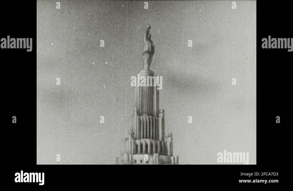 1940s: UNITED STATES: palace building and statue of Lenin drawing ...