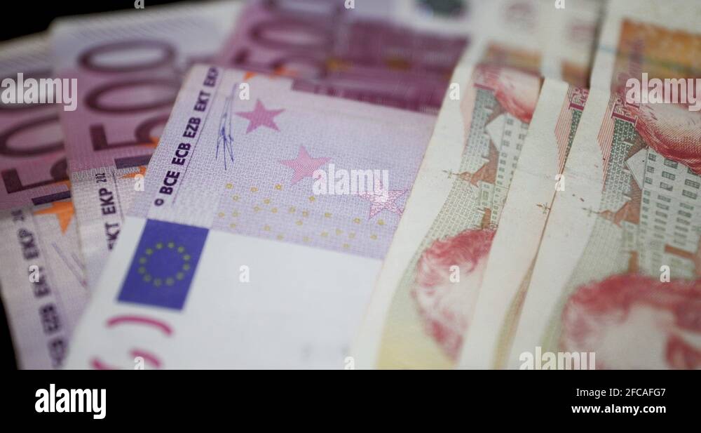 Five hundred notes Stock Videos & Footage - HD and 4K Video Clips - Alamy