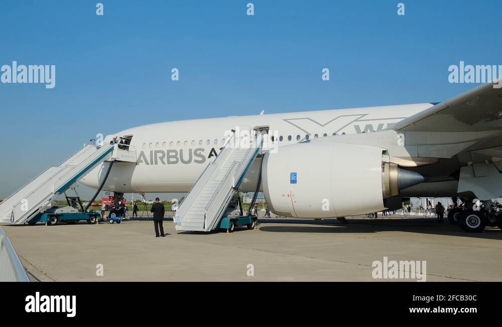 The new commercial widebody jet Airbus A350 XWB Stock Video Footage - Alamy