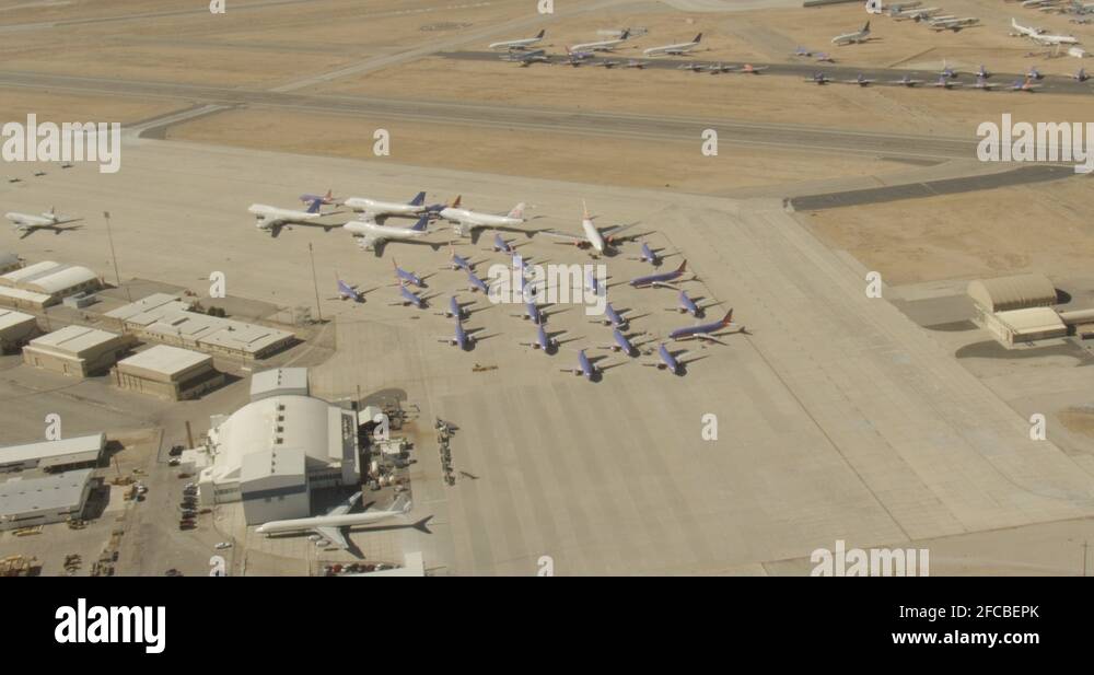 Planes runway aerial Stock Videos & Footage - HD and 4K Video Clips - Alamy