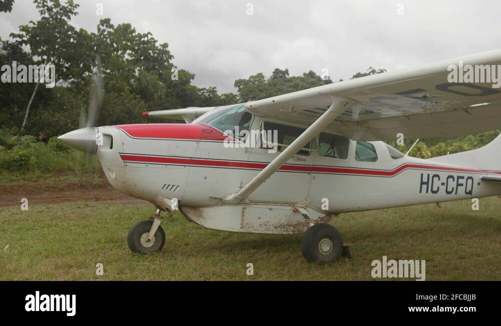 Single engine cessna Stock Videos & Footage - HD and 4K Video Clips - Alamy