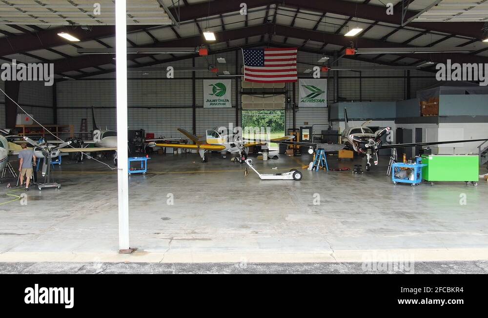 Maintenance hangar Stock Videos & Footage - HD and 4K Video Clips - Alamy