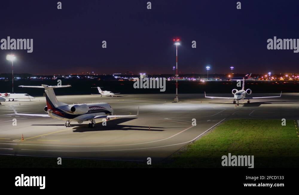 Planes landing and take off Stock Videos & Footage - HD and 4K Video ...