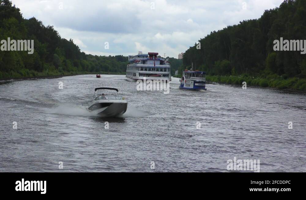 Movement of boats Stock Videos & Footage - HD and 4K Video Clips - Alamy