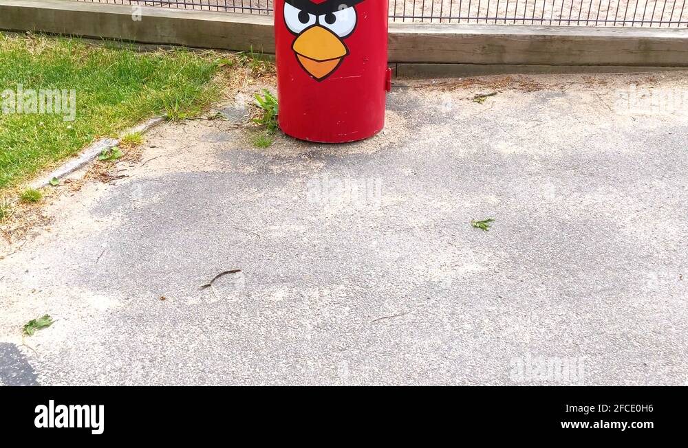 Playground bin Stock Videos & Footage - HD and 4K Video Clips - Alamy