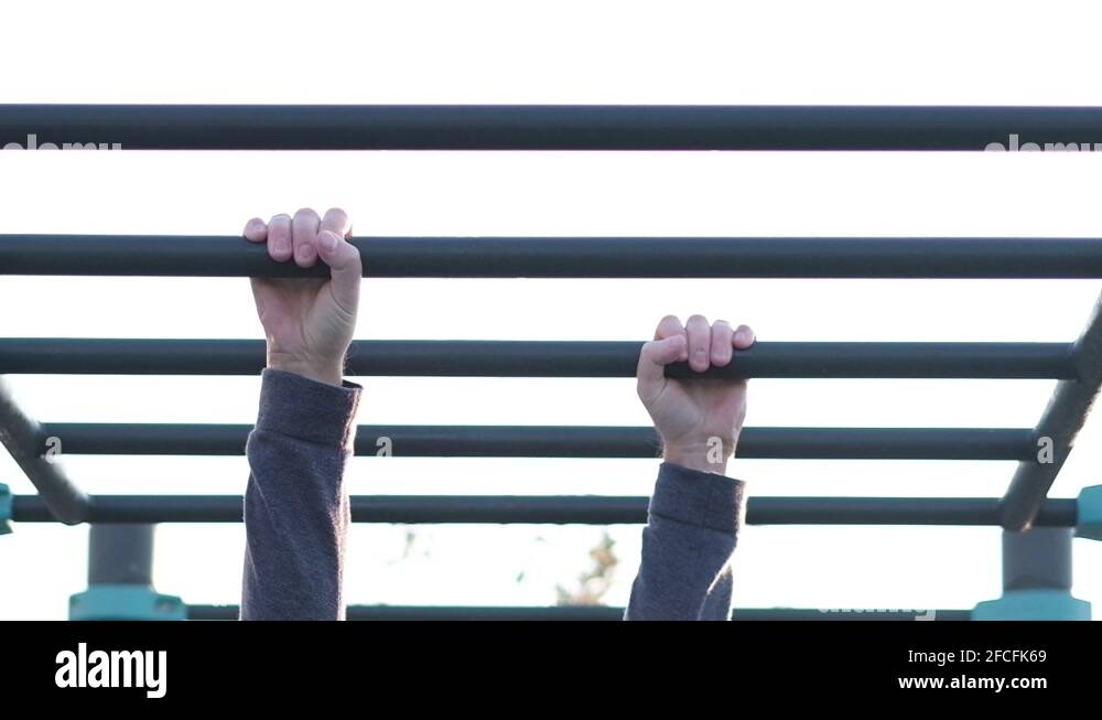 Horizontal hanging Stock Videos & Footage - HD and 4K Video Clips - Alamy