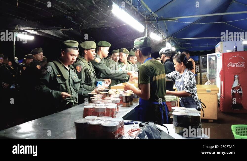 Thai ROTC Military Students Being Served Dinner Stock Video Footage - Alamy