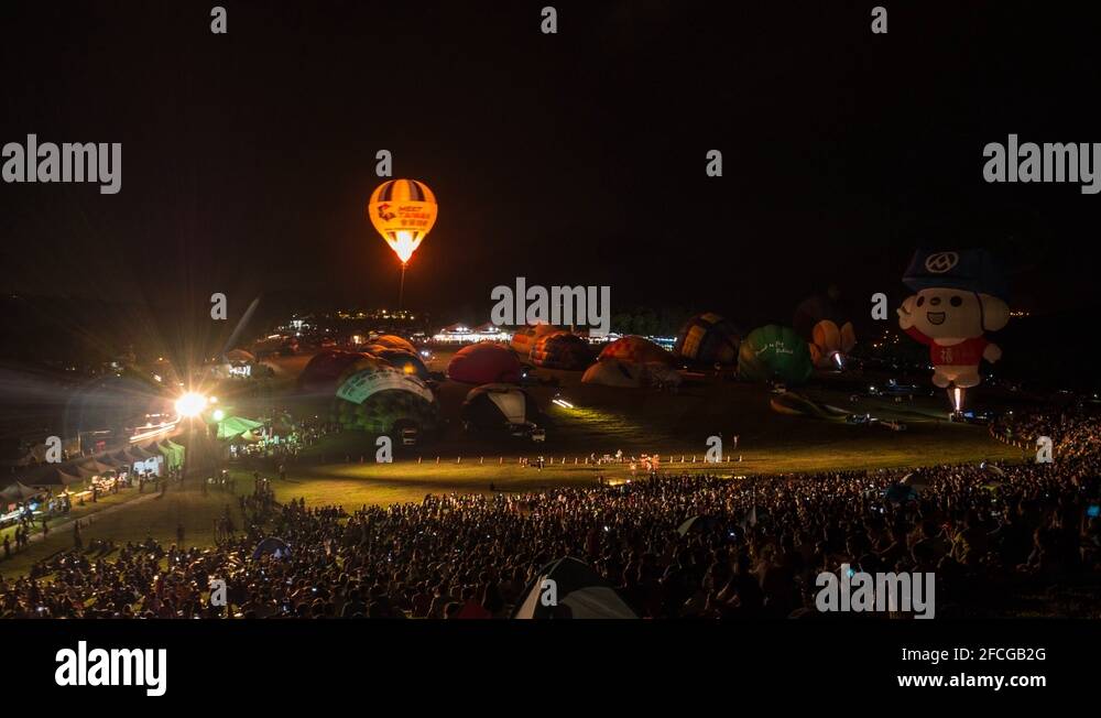 Air show crowd Stock Videos & Footage - HD and 4K Video Clips - Alamy