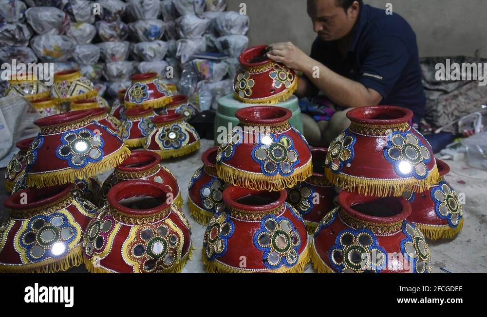 Garba Stock Videos & Footage - HD and 4K Video Clips - Alamy