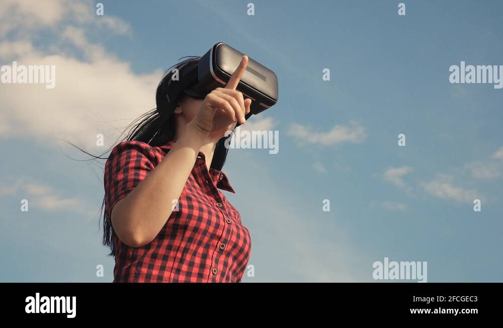 Augmented woman Stock Videos & Footage - HD and 4K Video Clips - Alamy