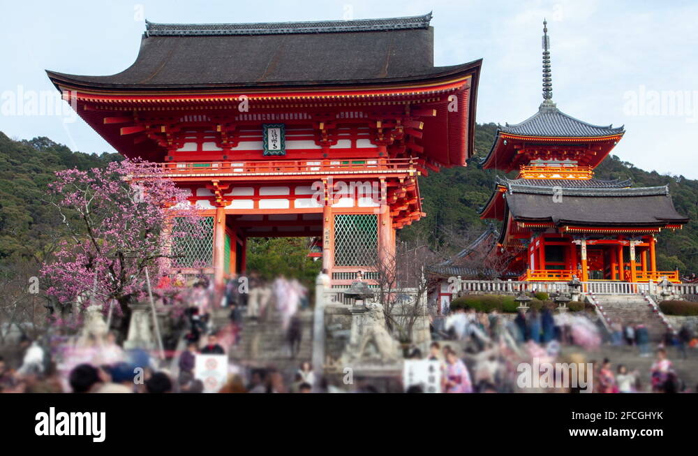 Entrance of the kiyomizu dera temple Stock Videos & Footage - HD and 4K ...