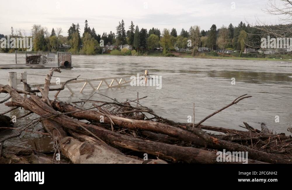 Underwater gate Stock Videos & Footage - HD and 4K Video Clips - Alamy