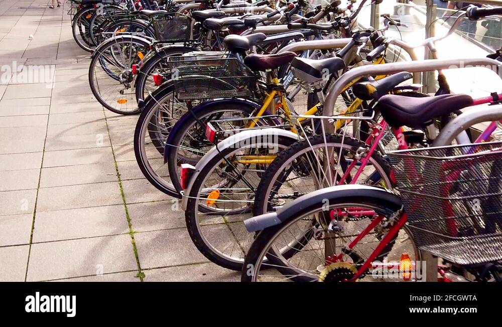 Utility cycling Stock Videos & Footage - HD and 4K Video Clips - Alamy