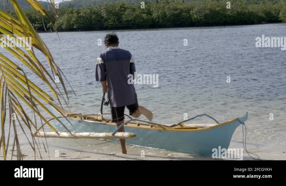 Leaf boat Stock Videos & Footage - HD and 4K Video Clips - Alamy