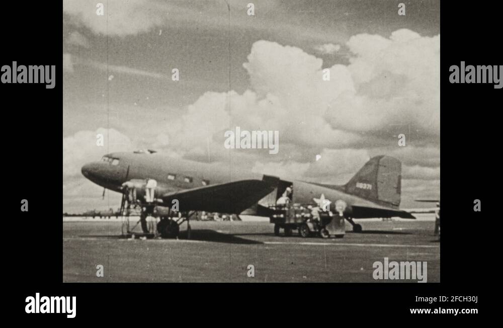 Loading plane Stock Videos & Footage - HD and 4K Video Clips - Alamy