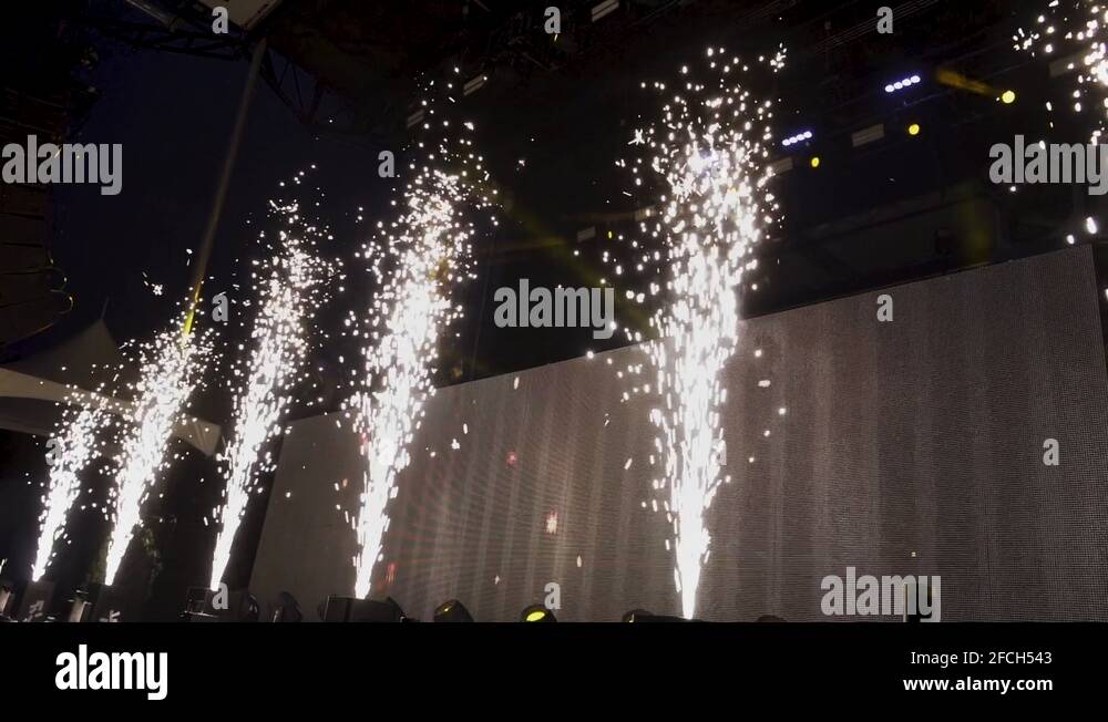 Sparklers on stage Stock Videos & Footage - HD and 4K Video Clips - Alamy