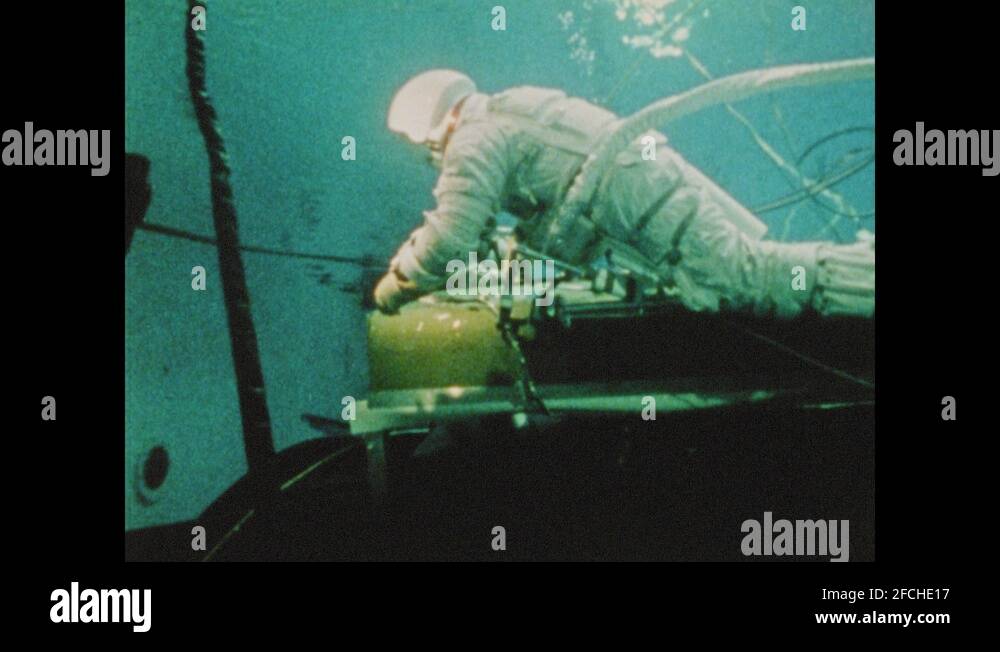 Work underwater Stock Videos & Footage - HD and 4K Video Clips - Alamy