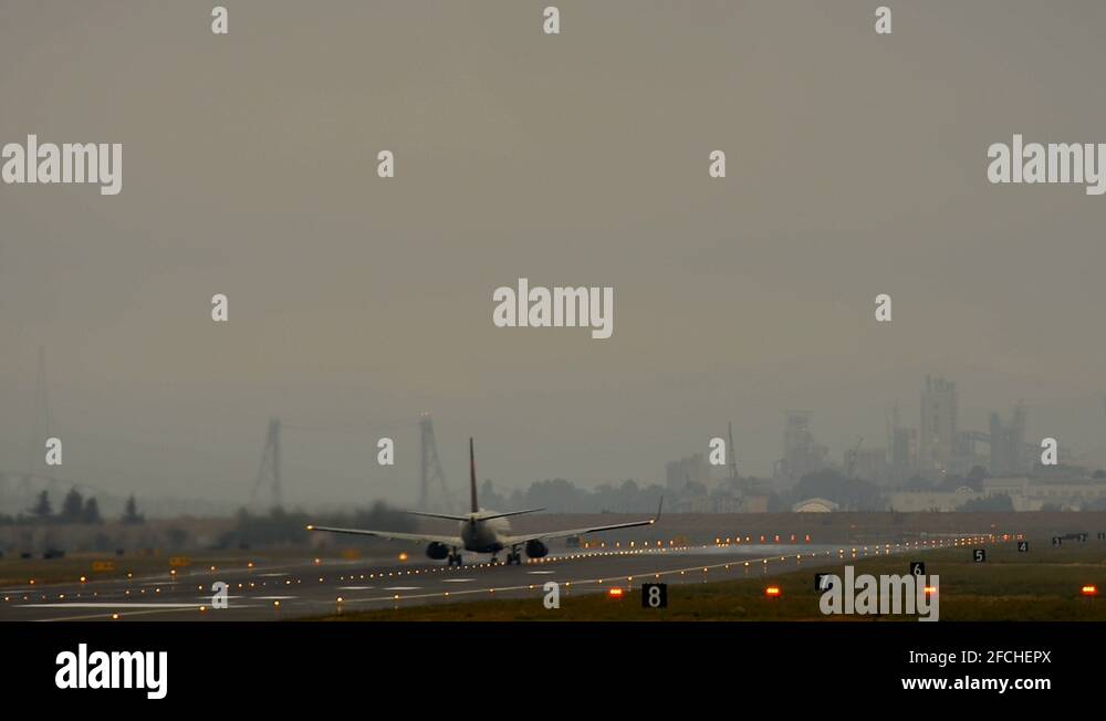 Plane leaving runway Stock Videos & Footage - HD and 4K Video Clips - Alamy