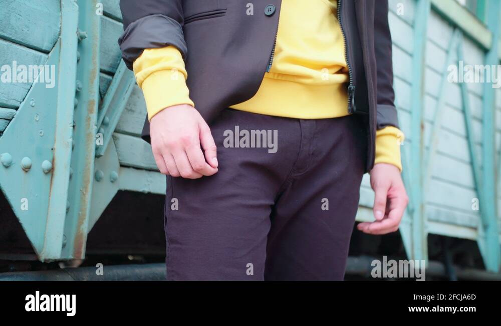 Headless model Stock Videos & Footage - HD and 4K Video Clips - Alamy