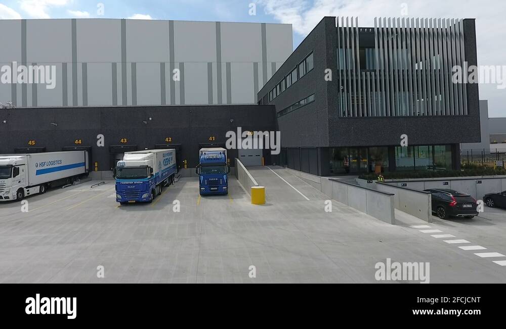 Cold storage truck Stock Videos & Footage - HD and 4K Video Clips - Alamy