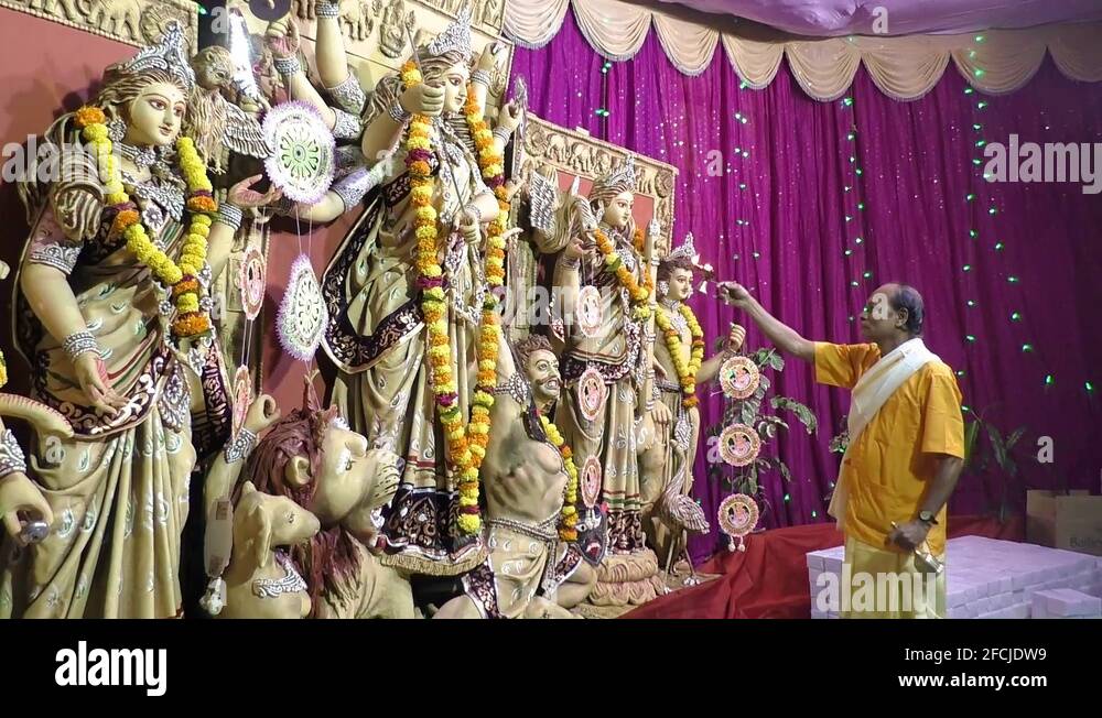 Durga Puja and its Aarti Stock Video Footage - Alamy