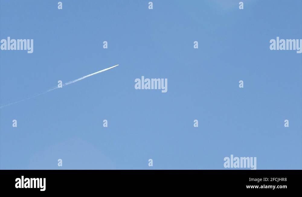 Long contrail Stock Videos & Footage - HD and 4K Video Clips - Alamy