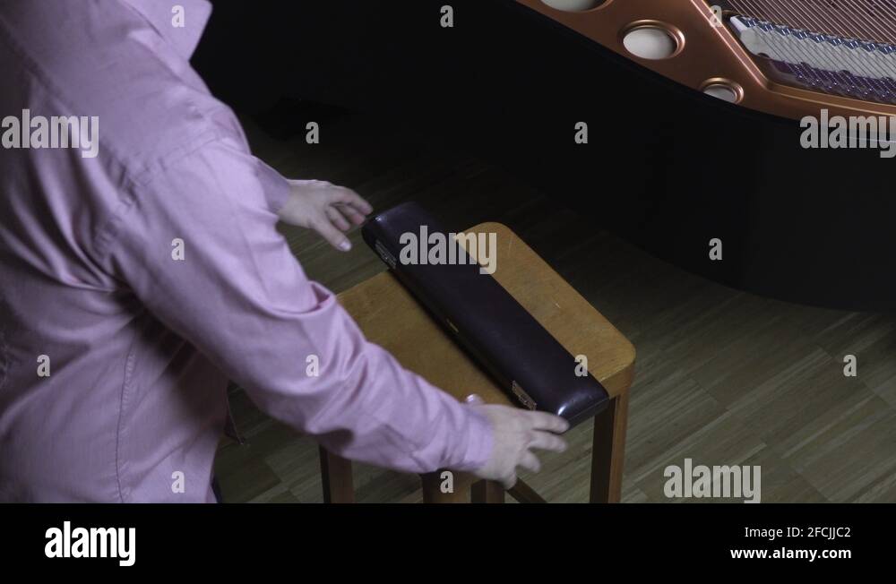 Piccolo instrument Stock Videos & Footage - HD and 4K Video Clips - Alamy