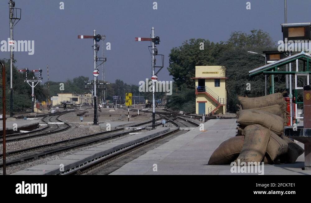 Railway traffic signals Stock Videos & Footage - HD and 4K Video Clips ...