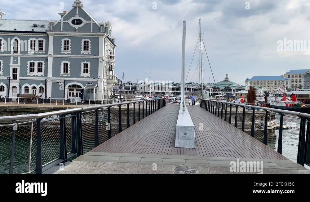 Swinging bridge walk Stock Videos & Footage - HD and 4K Video Clips - Alamy