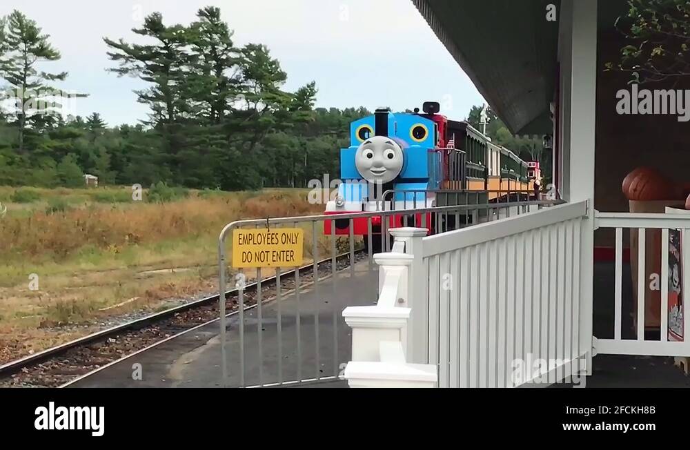 A real life Thomas the tank engine approaching the platform to pick up ...