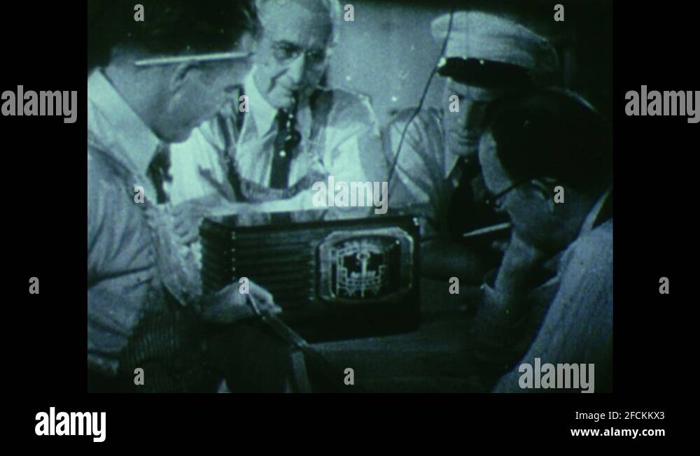 Listen radio 1940s Stock Videos & Footage - HD and 4K Video Clips - Alamy