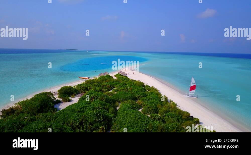 Beautiful Tropical Island in Thailand, Shallow Blue lagoon surrounds ...