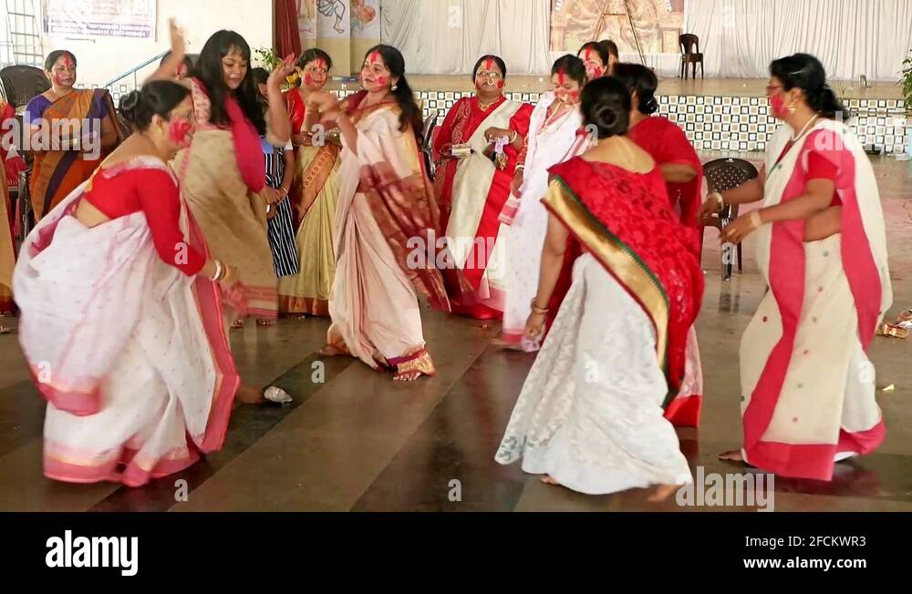 Dance during immersion process of Goddess Durga. The traditional dance ...