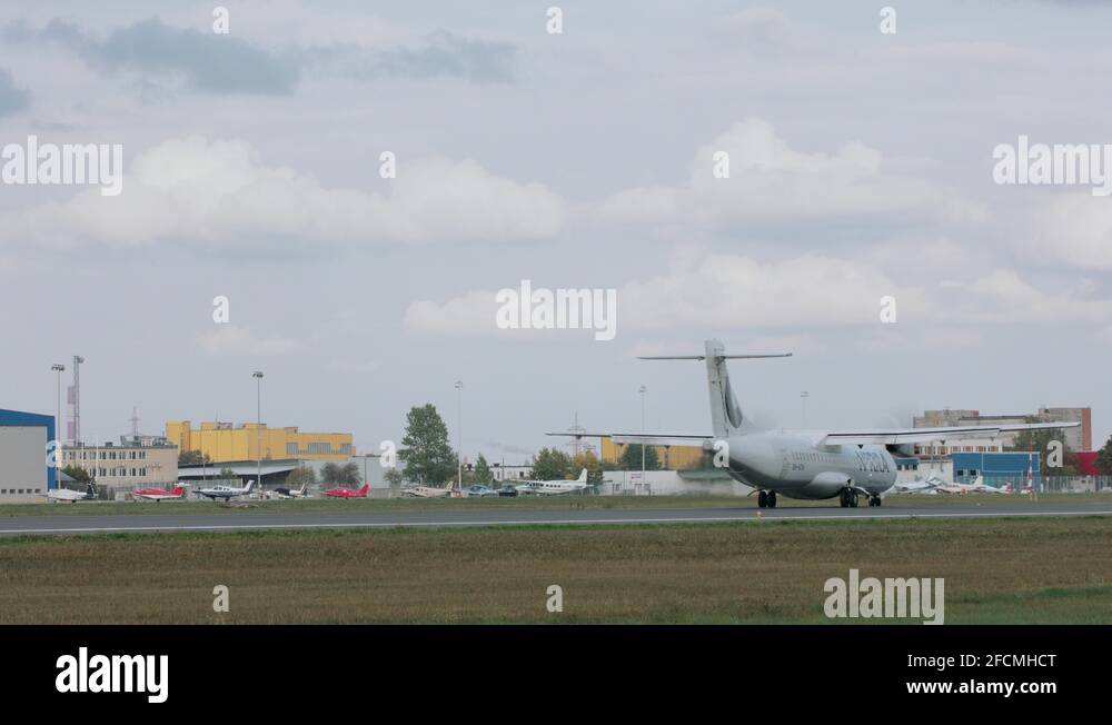 Atr 72 on ground Stock Videos & Footage - HD and 4K Video Clips - Alamy