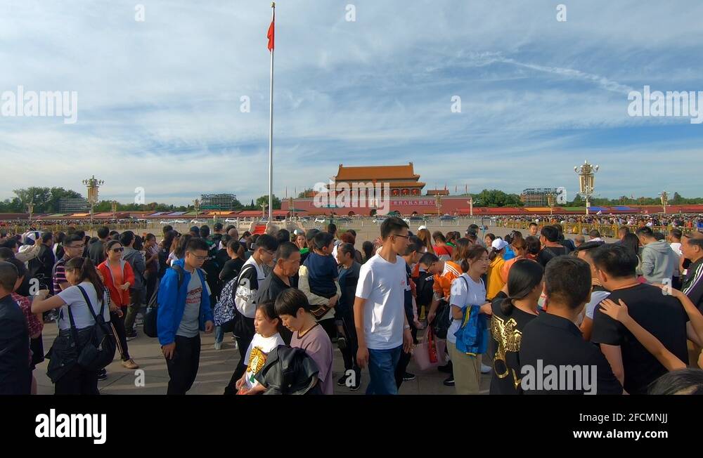 Crowd, people, tourists visiting the Meridian Gate of the Forbidden ...