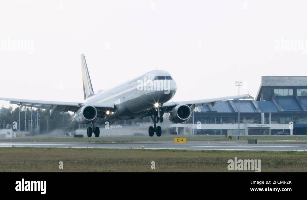 Airbus a321 jet aircraft landing Stock Videos & Footage - HD and 4K ...