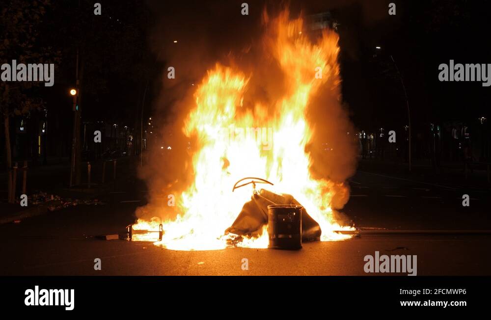Burning trash can Stock Videos & Footage - HD and 4K Video Clips - Alamy